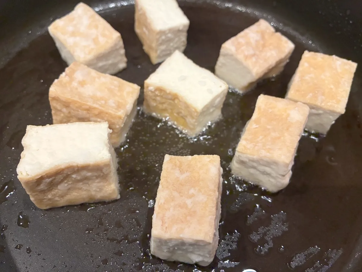 厚揚げ1枚で主役級！ガリバタじょうゆのカリふわおつまみ – トレンド＆ライフスタイルメディア『grape』